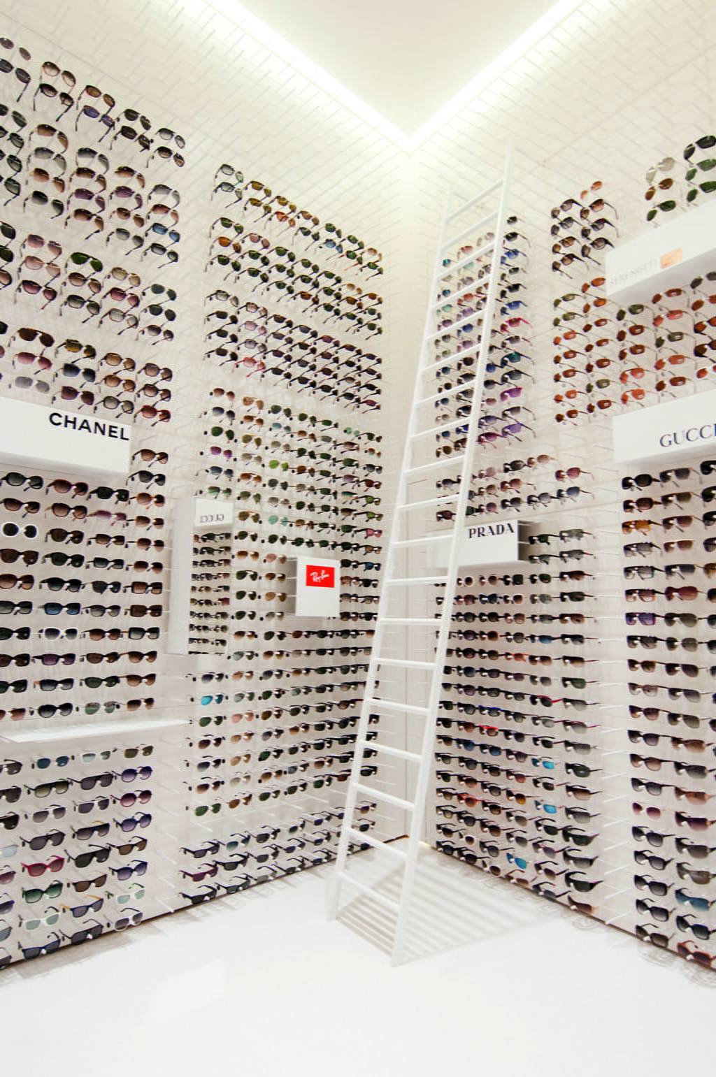 7 Tips for designing eyeglasses displays