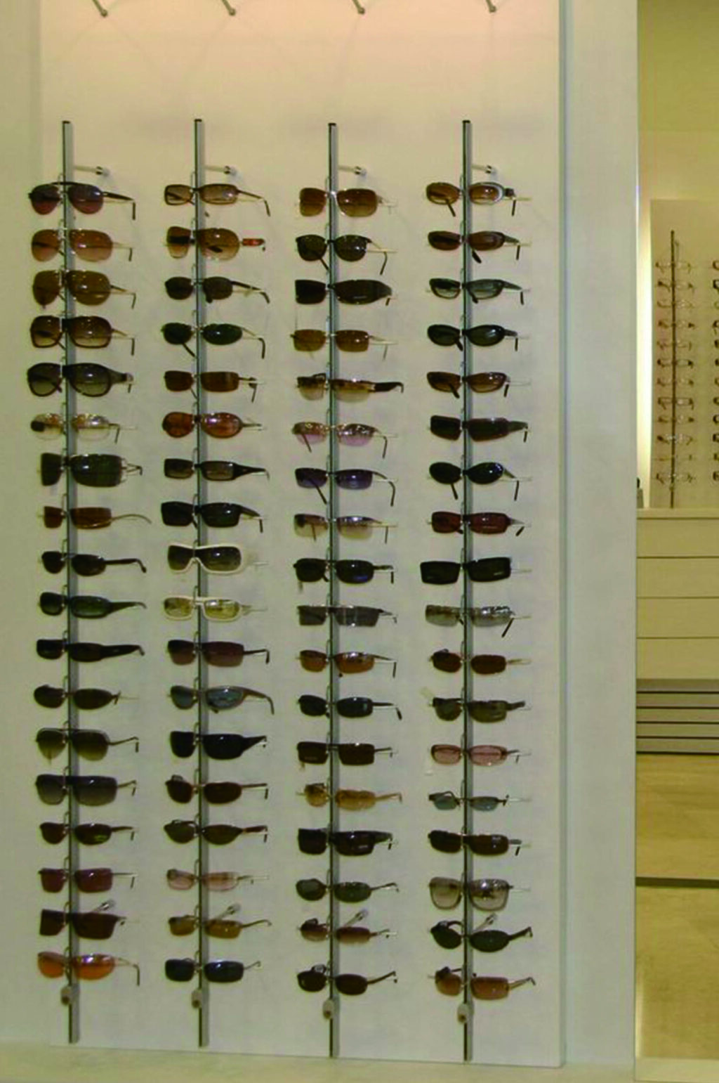 7 Tips for designing eyeglasses displays