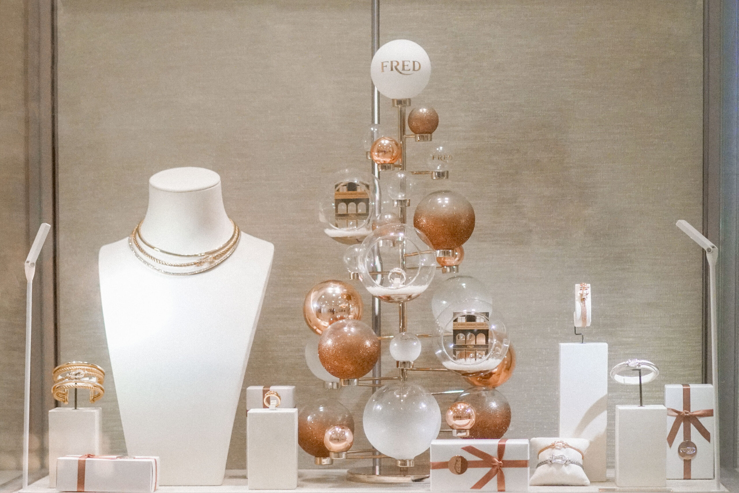 Custom Jewelry Display Manufacturer | Luxury Retail VM Solutions