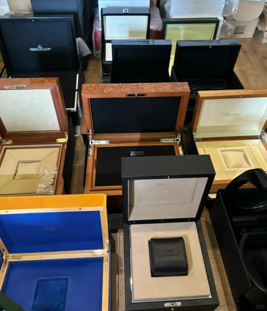 How to Customize High-End Watch Display Boxes for Luxury Brands?