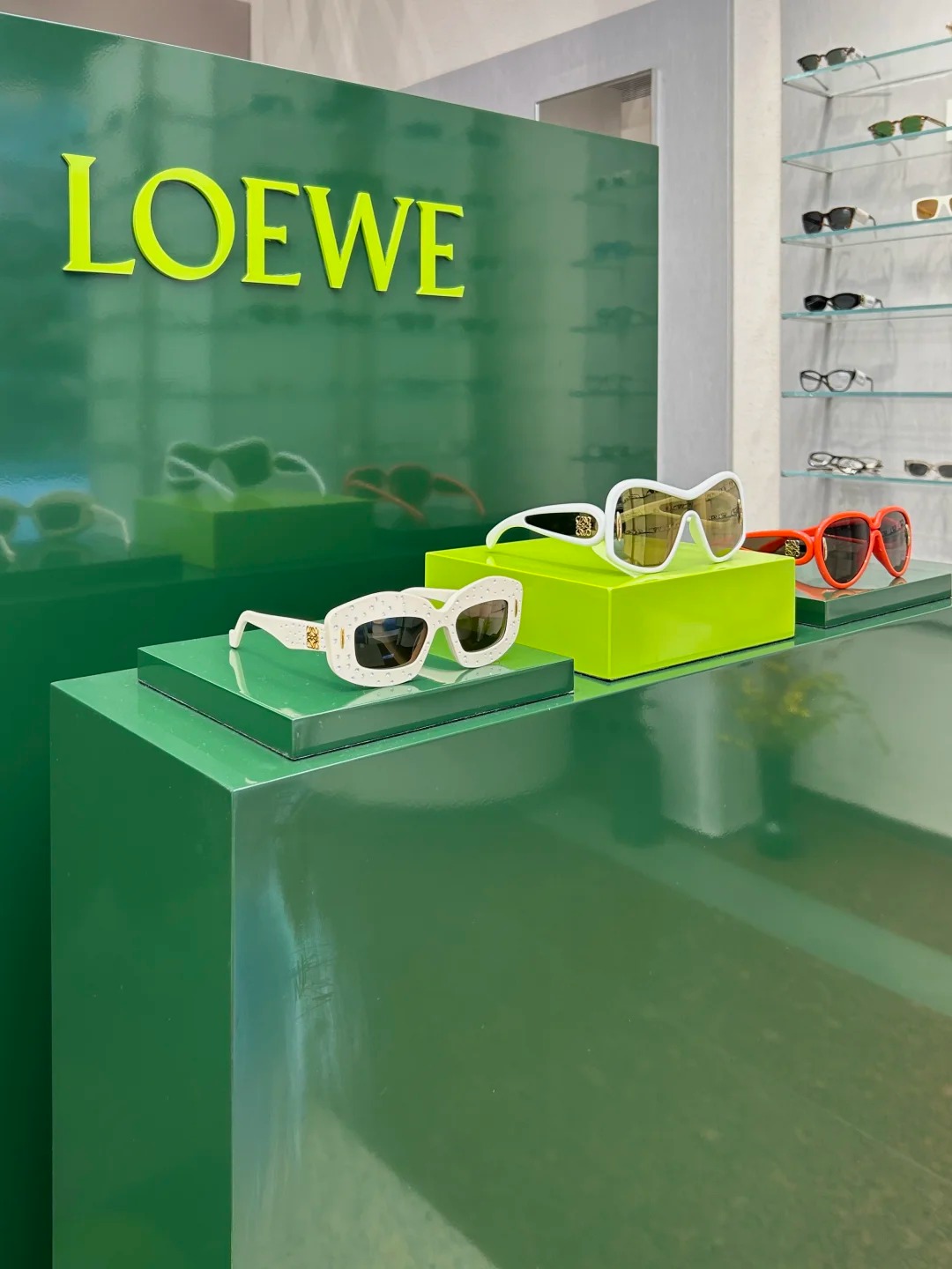 Custom Sunglass Displays for Retail & Visual Merchandising