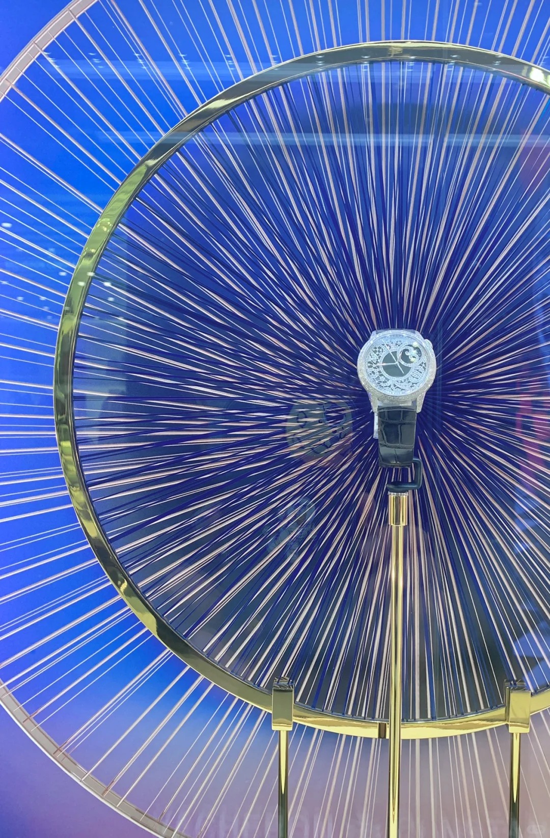 ：Visual Merchandising Trends for Luxury Watches in 2025