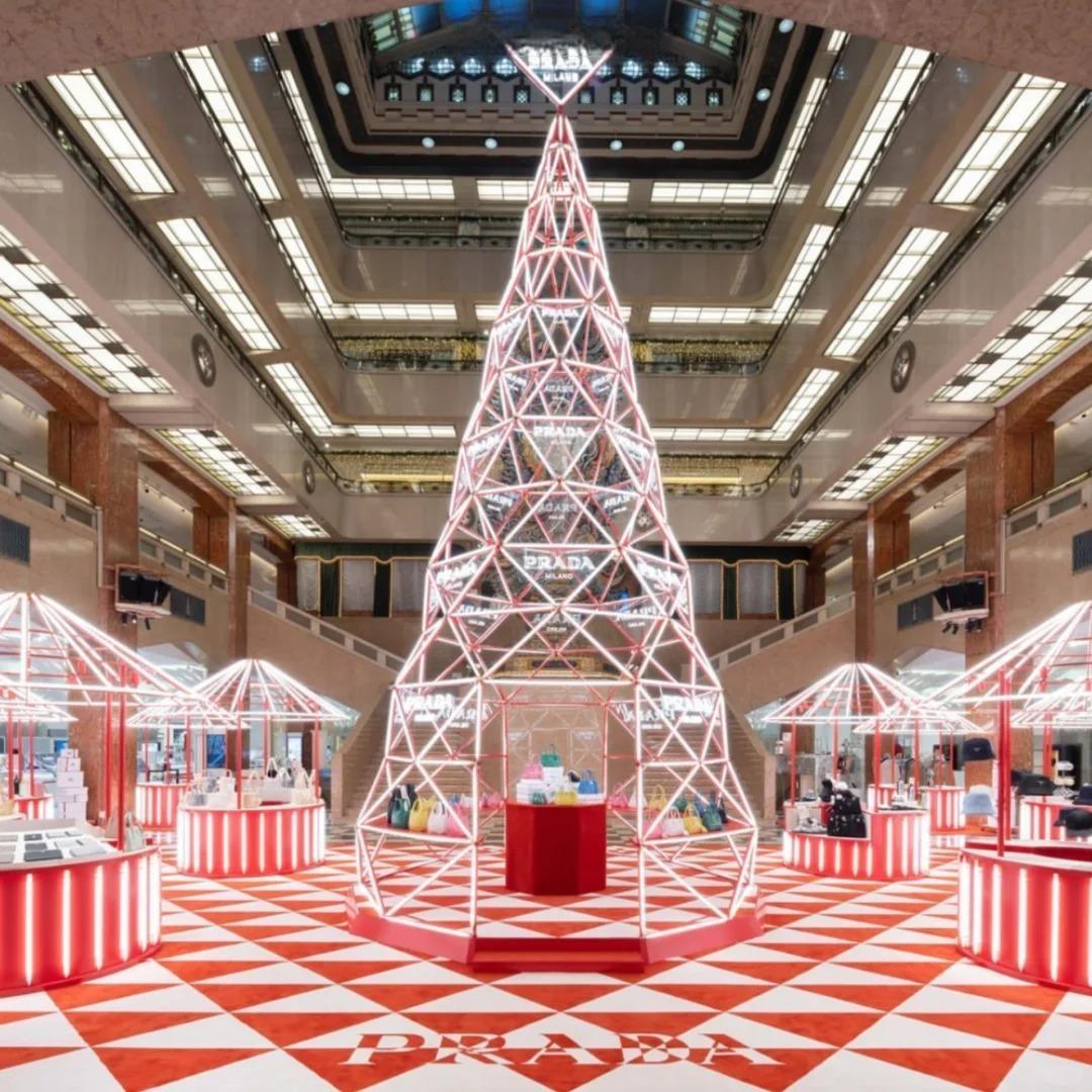 Coordinating Lighting Props: Elevate Storefront Displays Visual Harmony